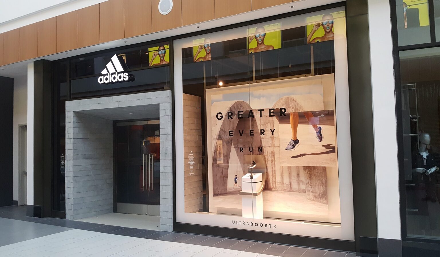 Adidas Roosevelt Field Mall